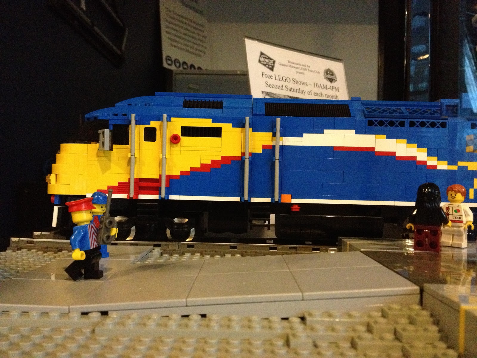Ein Fahrbier in New York...: Northstar Commuter Rail (LEGO)
